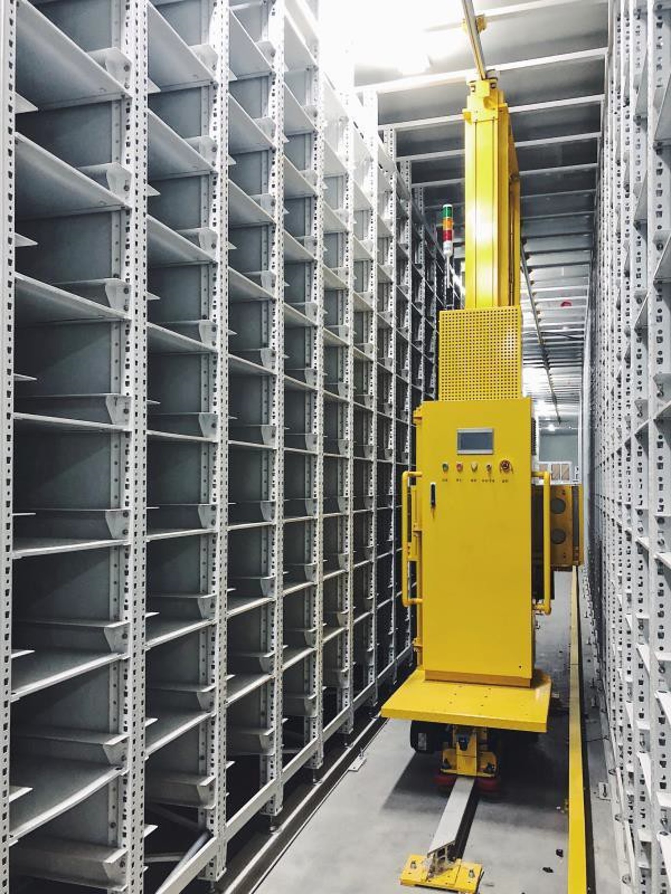 Height 12900mm Lightweight Asrs Stacker Crane Single Mast Srm